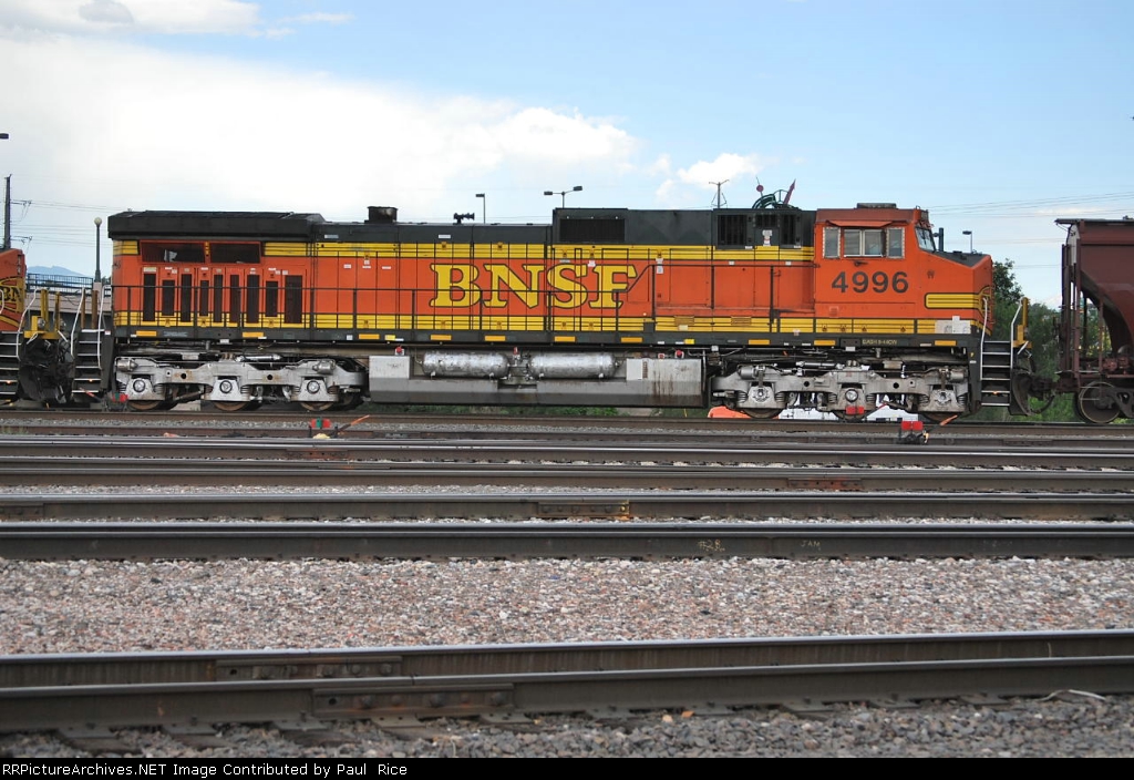 BNSF 4996